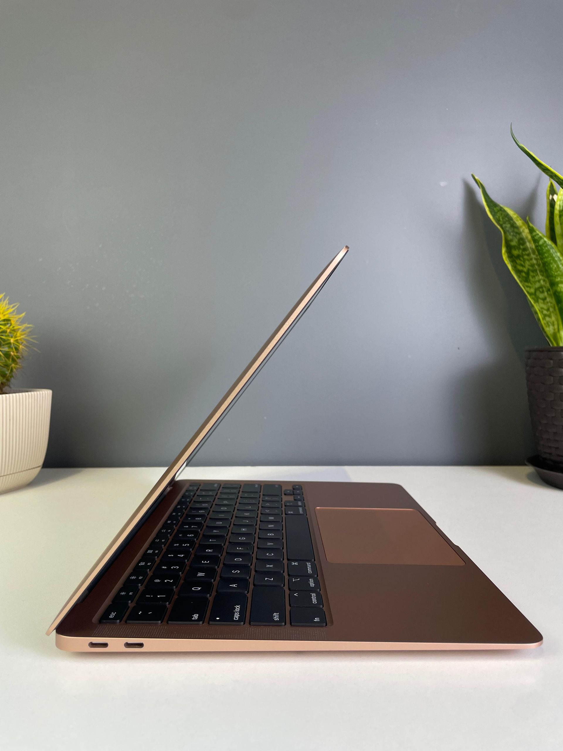 Купить б/у Apple MacBook Air 2020 арт. 85996 - магазин Ало-Ало